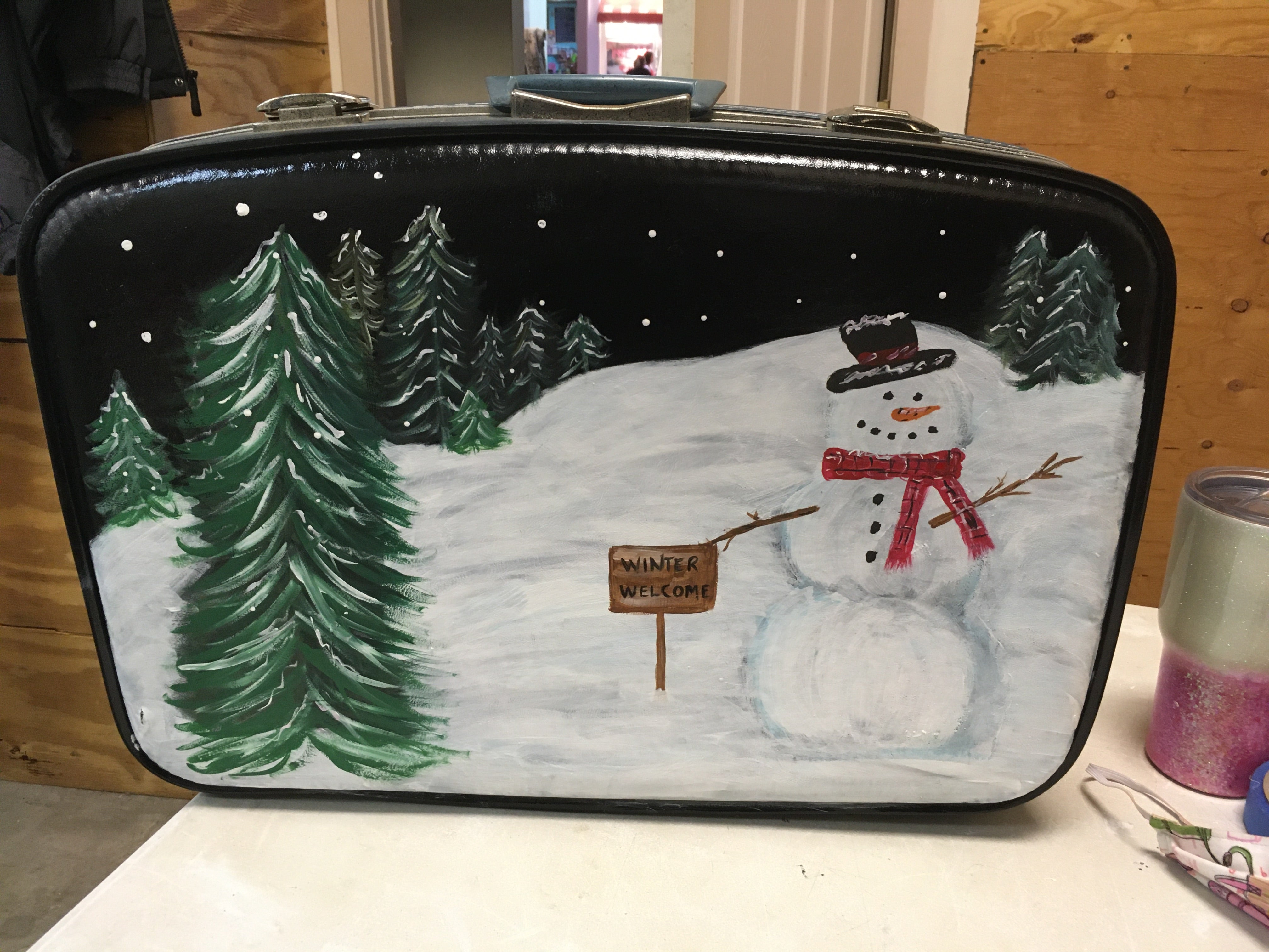 DIY How to paint on an Vintage Old Suitcase – Chivilla Bay